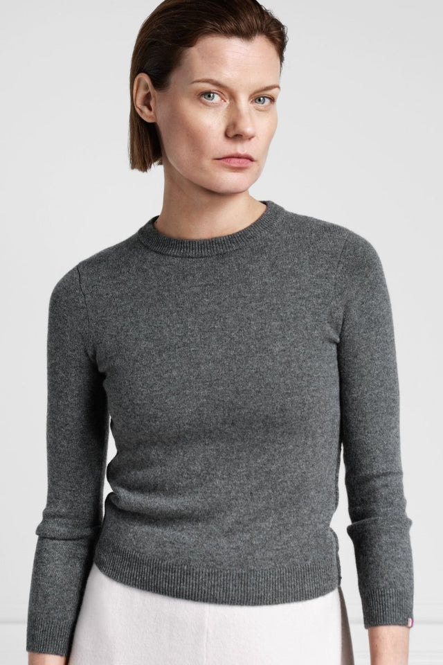 extreme cashmere crew-neck sweaters – timeless essentials